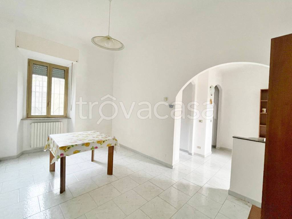 Appartamento in vendita ad Aicurzio via Beneficio