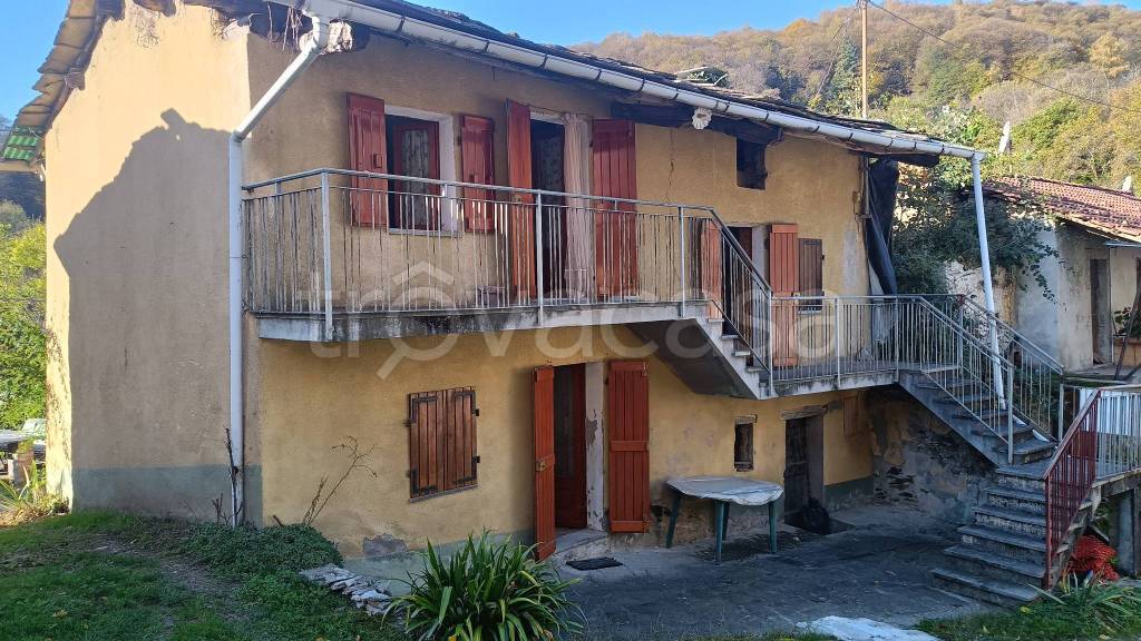 Rustico in vendita a Barge via Montescotto