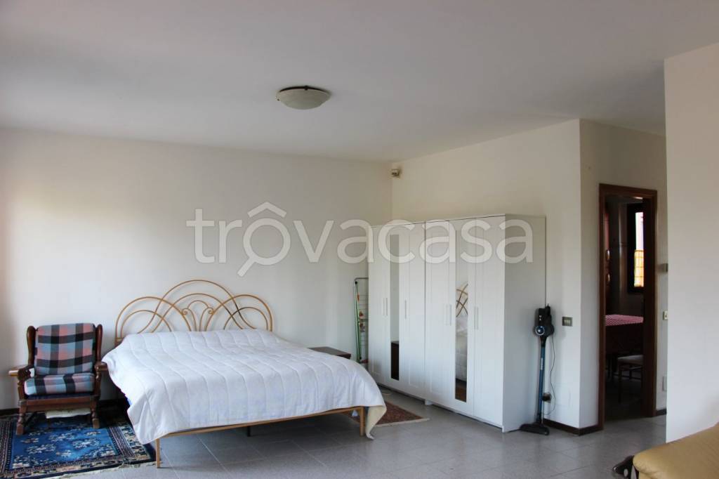 Villa a Schiera in vendita ad Albuzzano via Olona, 40