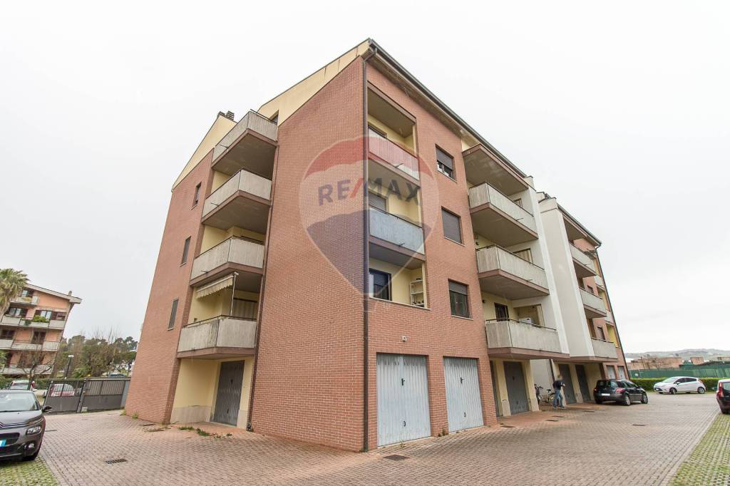 Appartamento in vendita a Città Sant'Angelo via aldo moro, 18
