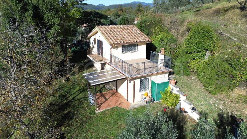 Villa in vendita a Monteleone Sabino via Casali Macchie