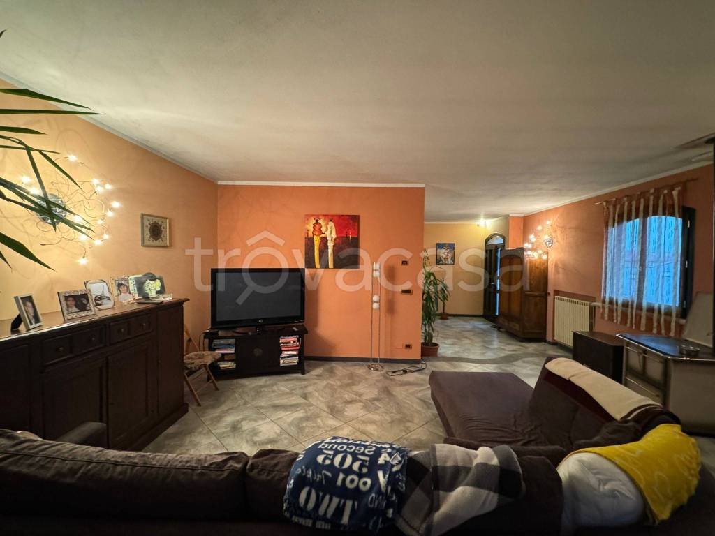 Appartamento in vendita a Borgomanero via Principe Umberto