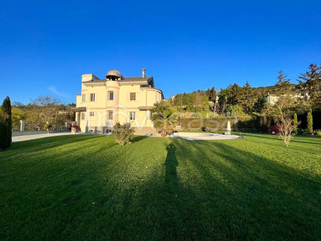 Villa in vendita ad Alba via 25 Aprile, 8