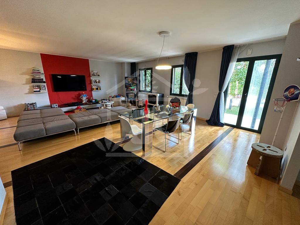 Villa a Schiera in vendita a Città Sant'Angelo via Belvedere