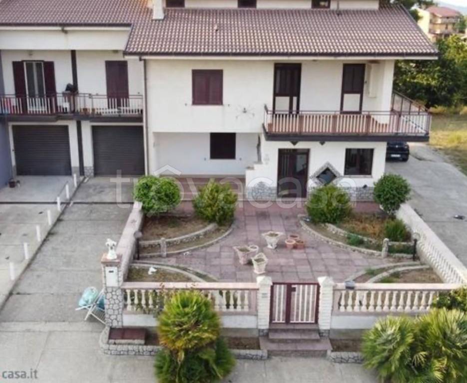 Villa Bifamiliare in in vendita da privato ad Acri contrada Policaretto