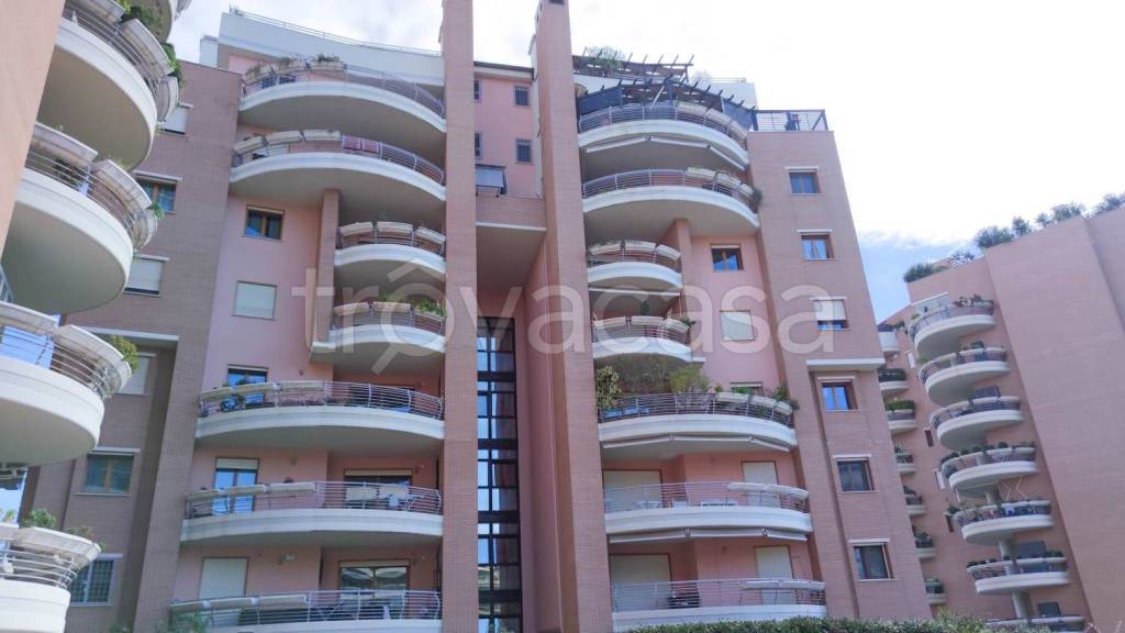 Appartamento in vendita a Roma via Ezra Pound