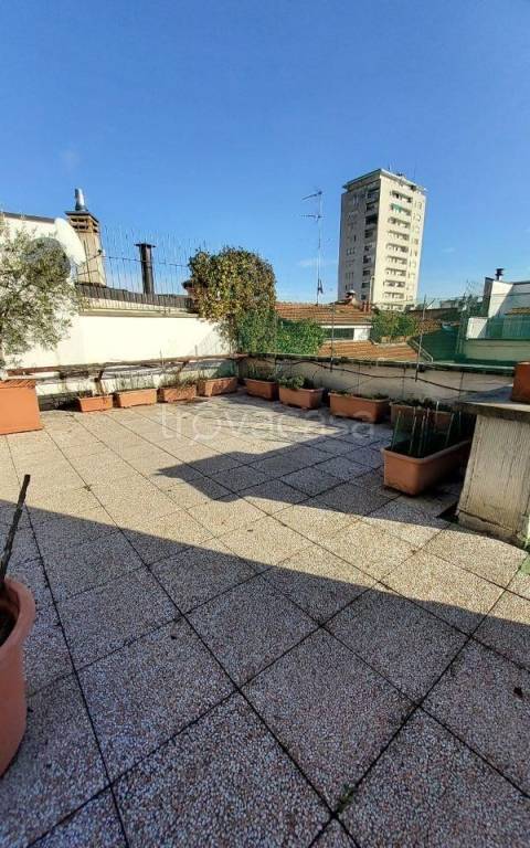 Appartamento in vendita a Milano via Cesare da Sesto, 10