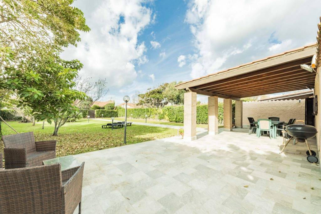 Villa Bifamiliare in vendita a Ladispoli via Marte 3