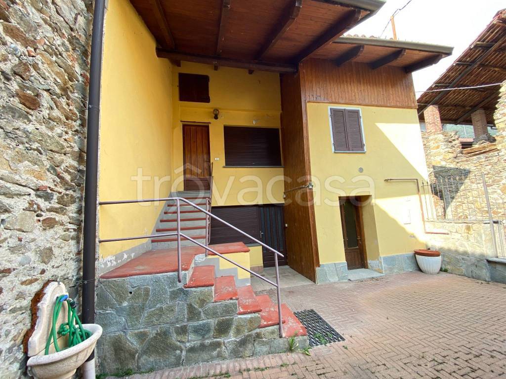 Casa Indipendente in vendita a Borgofranco d'Ivrea vicolo Carlo Botta, 1