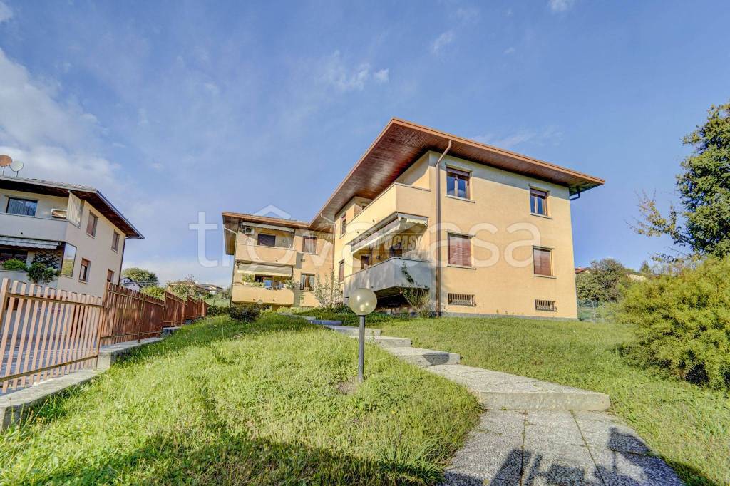 Appartamento in vendita ad Albizzate via Alcide de Gasperi