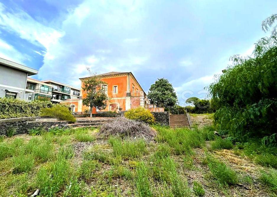 Intero Stabile in vendita a Mascalucia via San Rocco