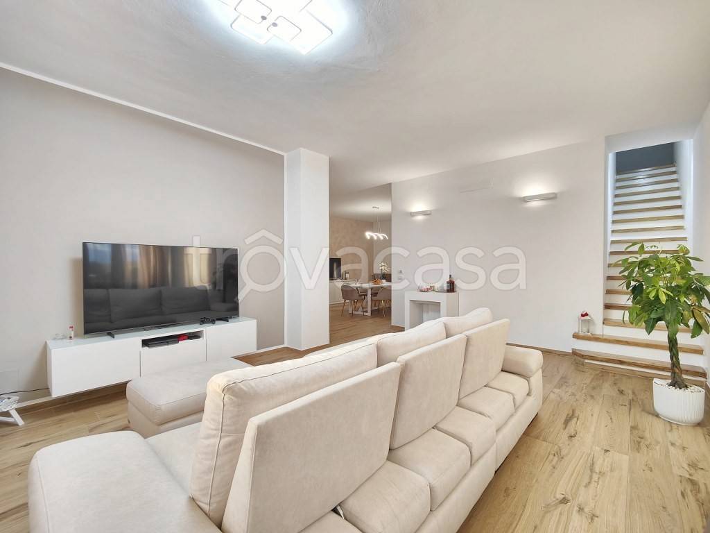 Appartamento in vendita ad Agliana via Cantone