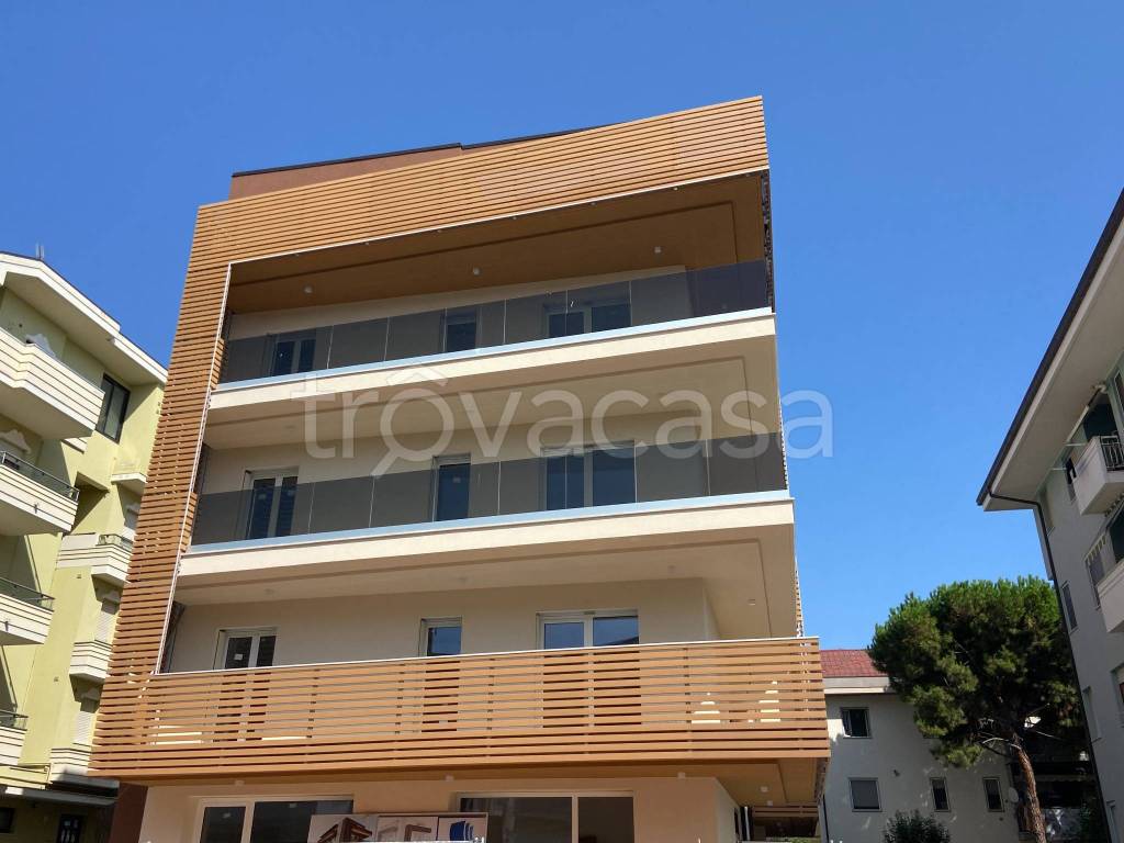 Appartamento in vendita ad Alba Adriatica via Trieste, 26