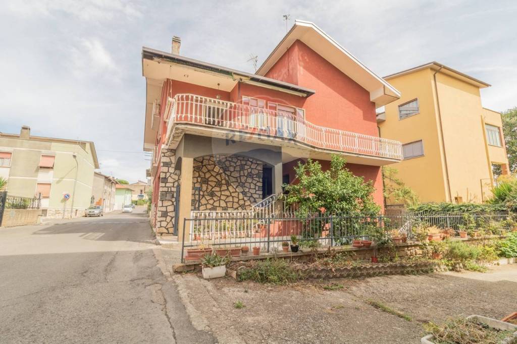 Appartamento in vendita a Canino via Fratelli Bandiera, 32