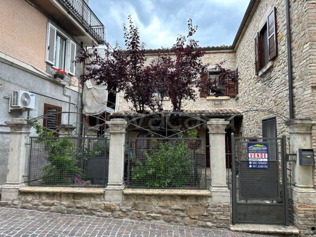 Casa Indipendente in vendita ad Alanno via Dante Alighieri, 60