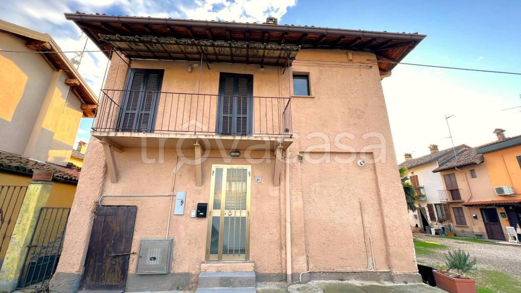 Casa Indipendente in vendita a Bereguardo via Castello