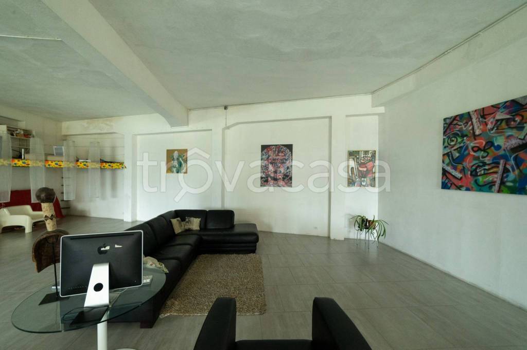 Loft in vendita ad Abbiategrasso via Monte Rosa, 2