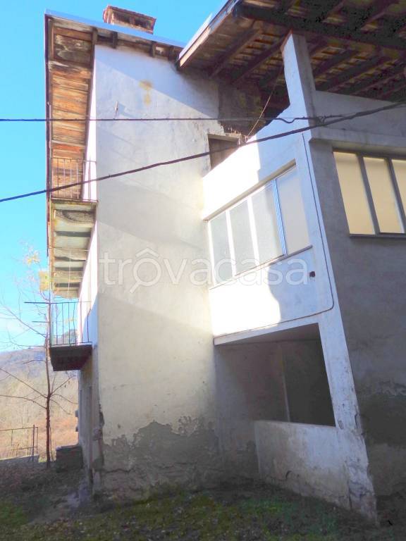 Casa Indipendente in vendita a Borgosesia via Angelo Ottone