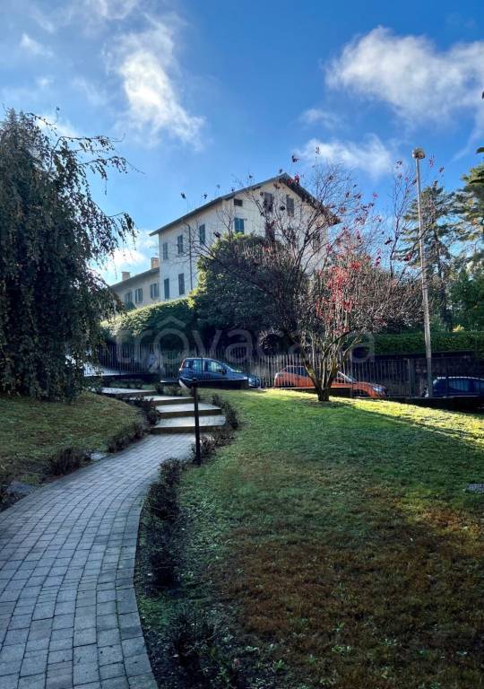 Appartamento in in vendita da privato ad Appiano Gentile via Pedrosi, 4