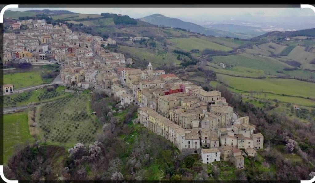 Intero Stabile in in vendita da privato a Casacalenda via Emilio De Gennaro, 25