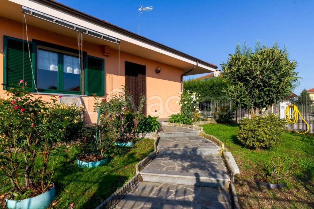 Casa Indipendente in vendita a Barge via San Martino, 127