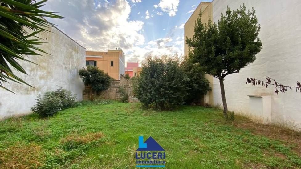 Casa Indipendente in vendita ad Alezio via Giuseppe Garibaldi