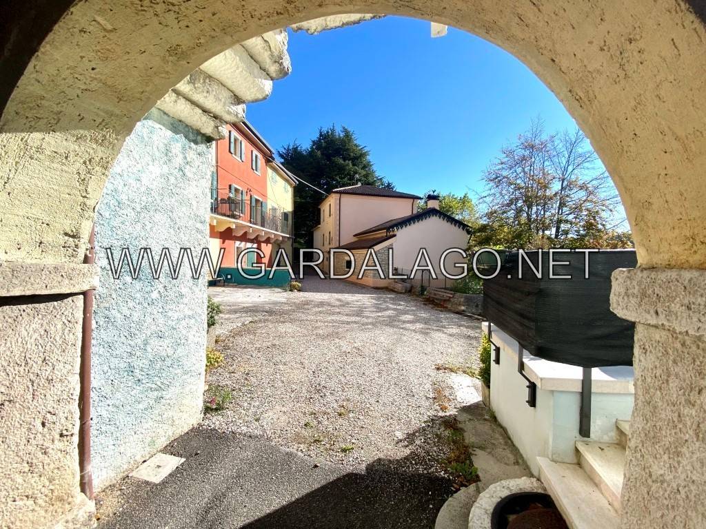 Rustico in vendita a Caprino Veronese via Coltri, 22