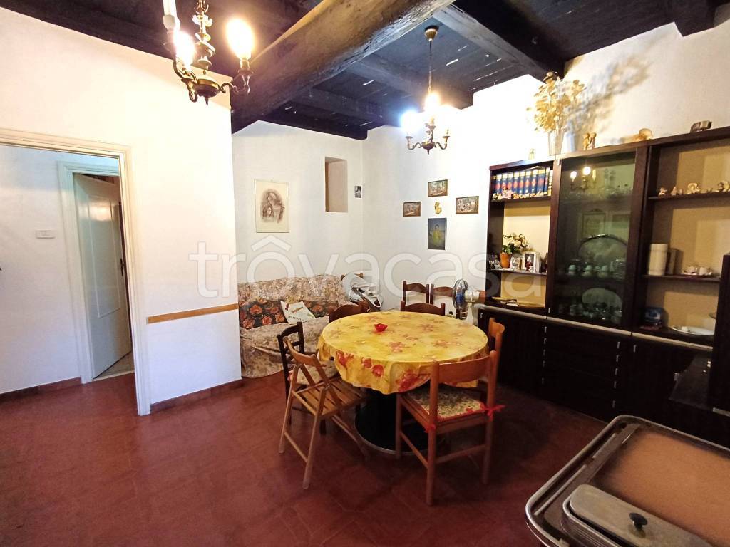 Appartamento in vendita a Caprarola via Borgo Vecchio