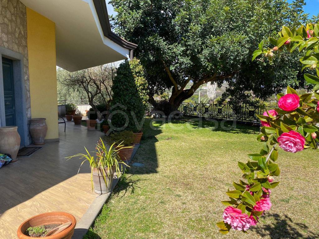Villa Bifamiliare in vendita ad Aci Catena via delle Terme Romane, 9