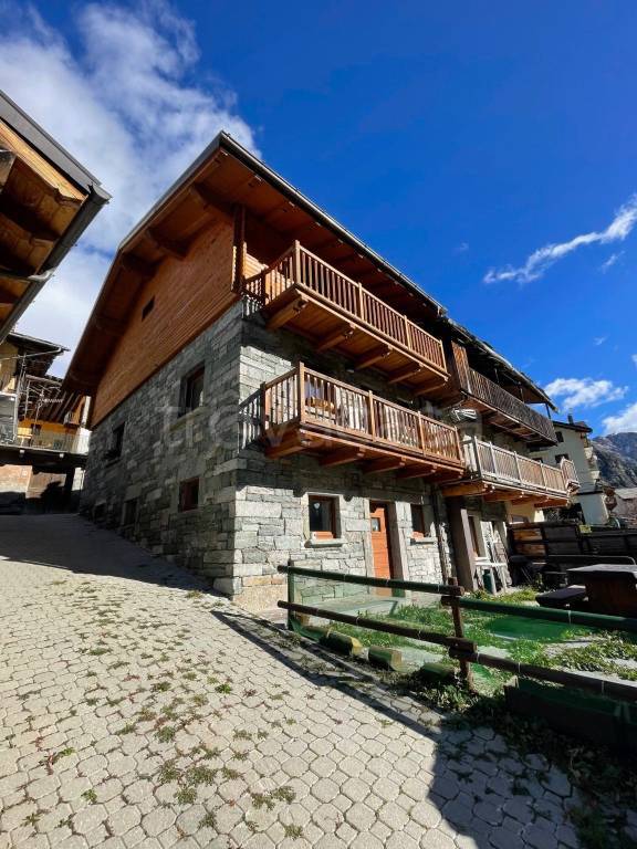 Appartamento in vendita a Brusson rue Fontaine, 129