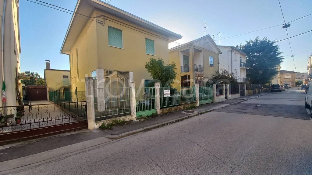 Villa in vendita ad Alfonsine via Aurelio Saffi, 16