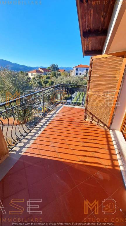 Appartamento in vendita ad Albenga via Torlaro