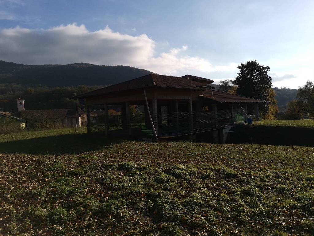 Villa in vendita ad Azzio