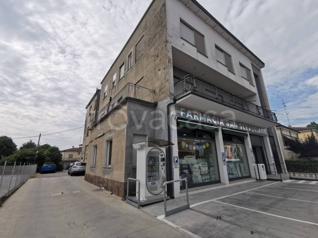 Intero Stabile in vendita a Cento via di Renazzo, 48