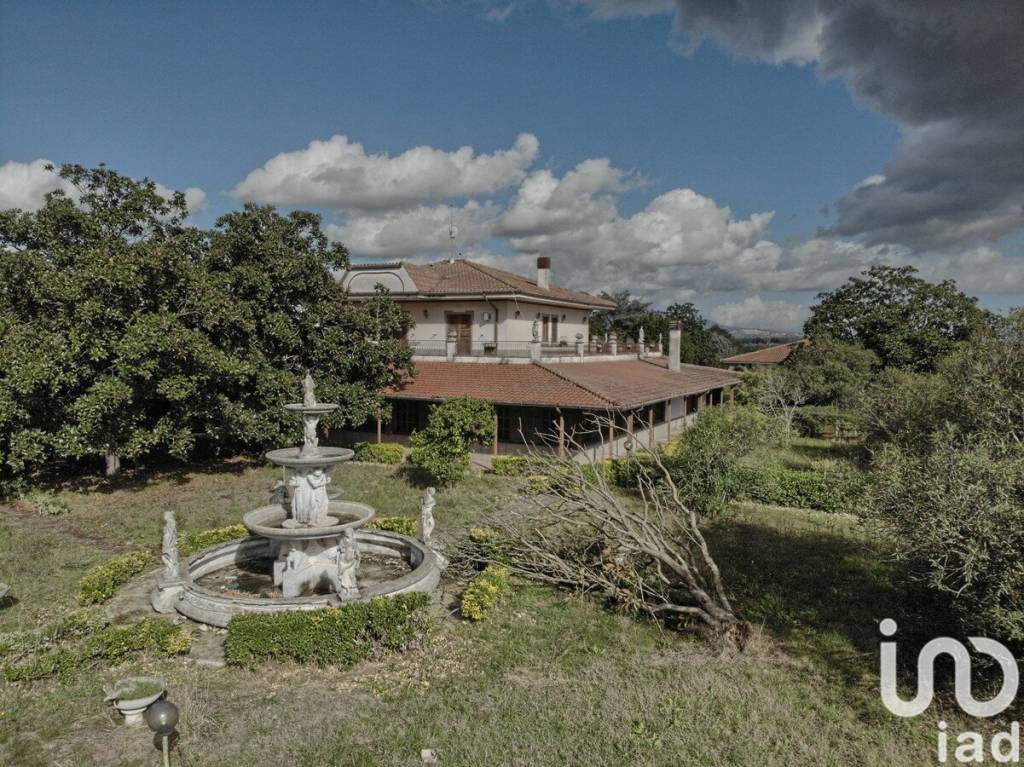 Villa in vendita ad Aprilia via Pontina, 120