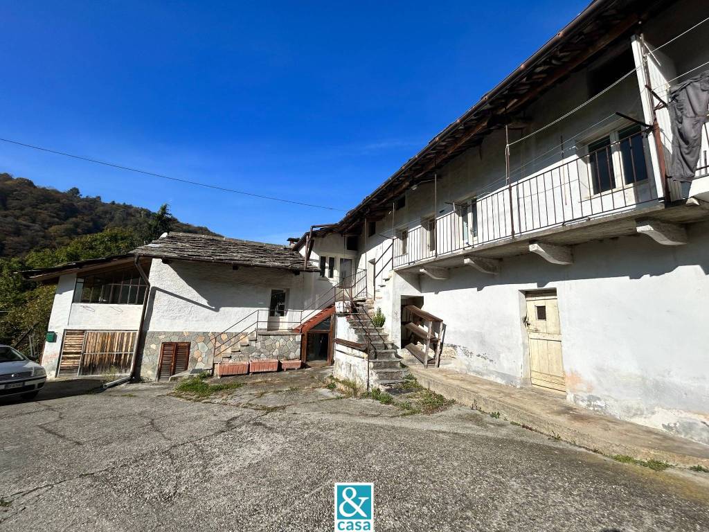 Casa Indipendente in vendita a Barge via Lungaserra