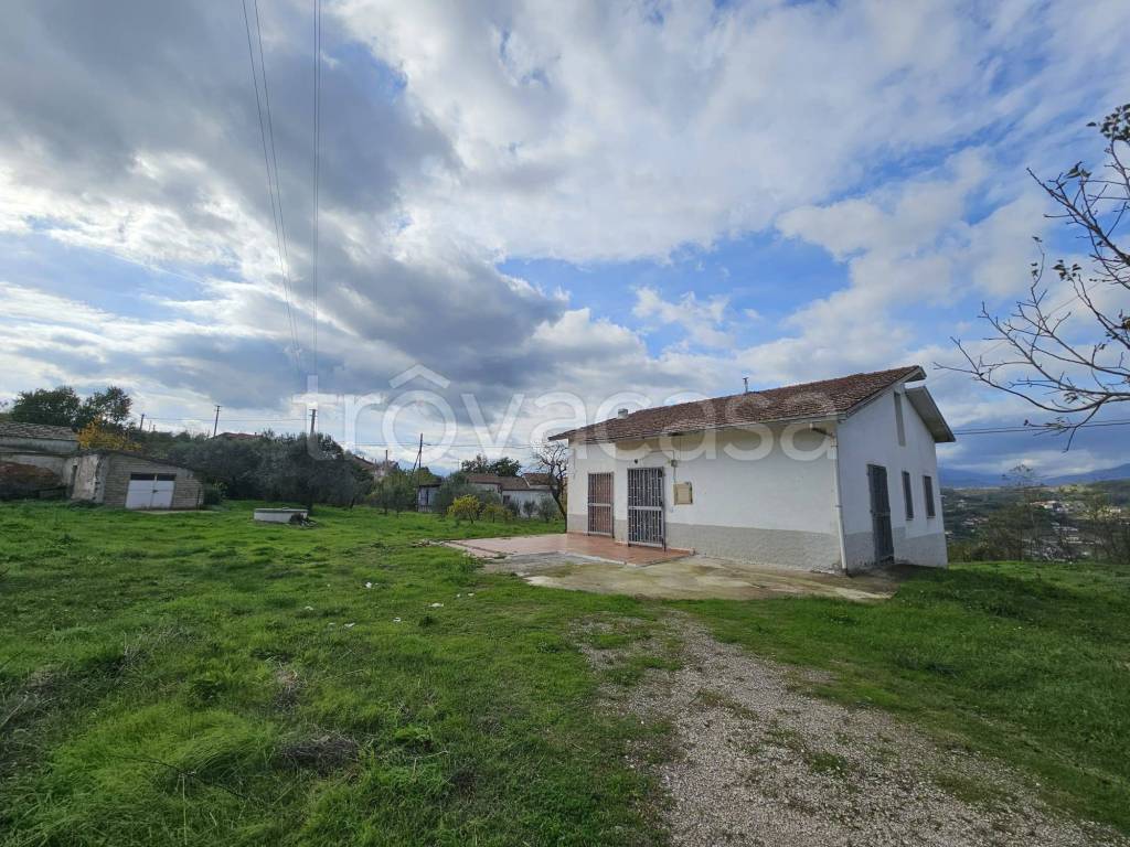 Villa in vendita a Benevento contrada Torre Alfieri