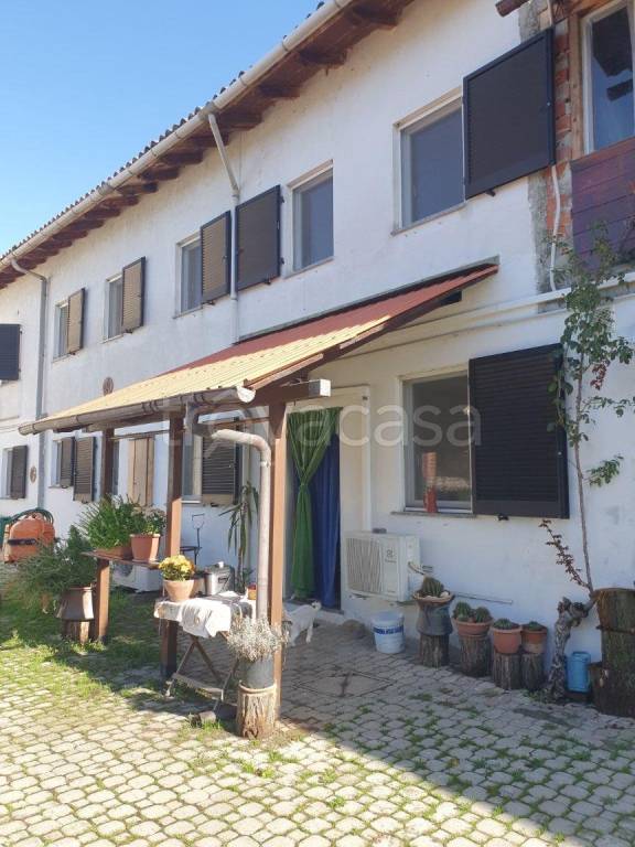 Villa Bifamiliare in vendita ad Albuzzano via Umberto Pace, 16