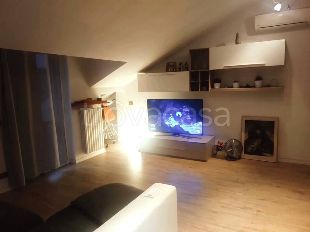 Attico in vendita a Cameri via Ticino