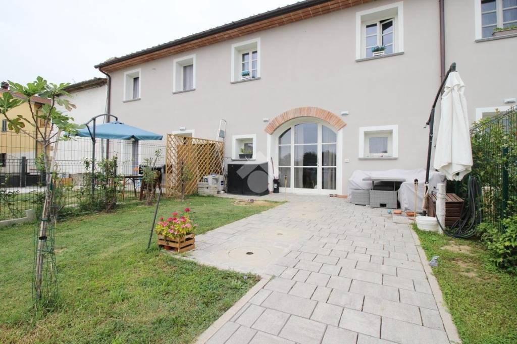 Villa a Schiera in vendita ad Agliana via giovannella, 2