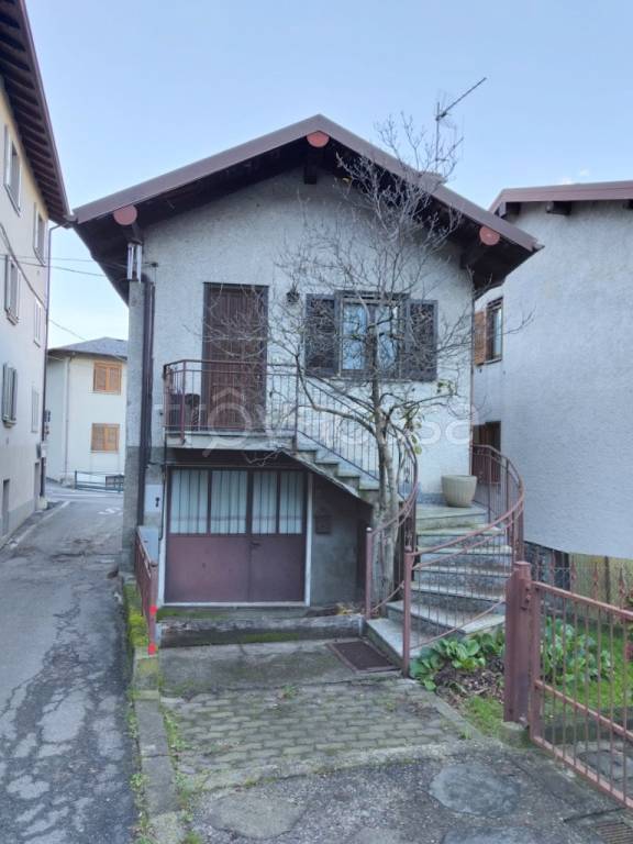 Villa in vendita a Cosio Valtellino via Biella
