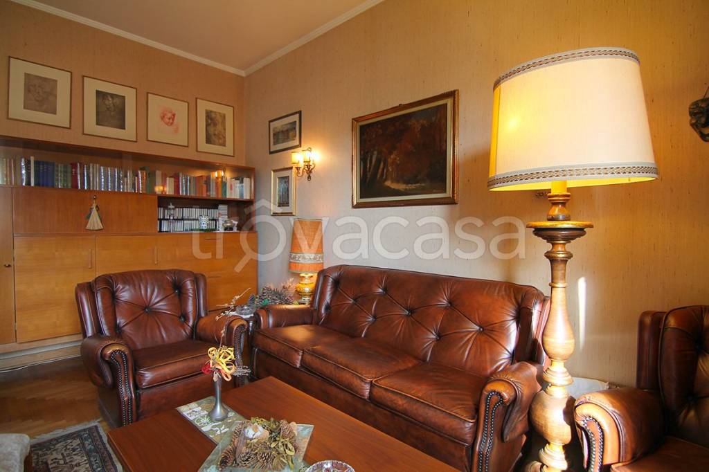 Appartamento in vendita a Trieste via di Cologna, 18