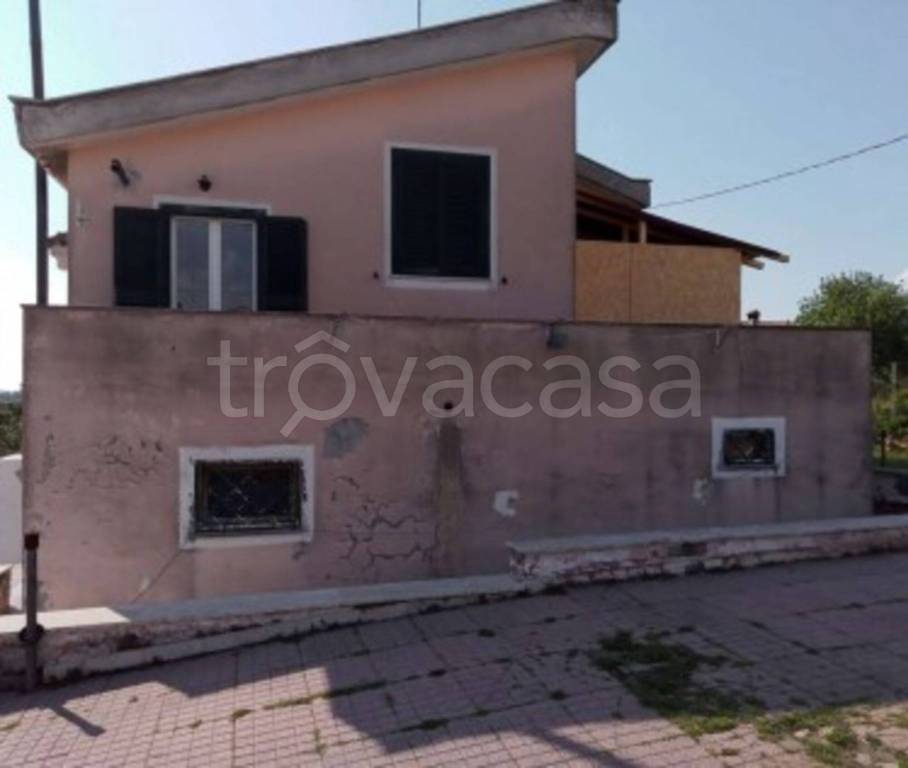 Villa all'asta ad Aprilia via dei Ciclamini, 18