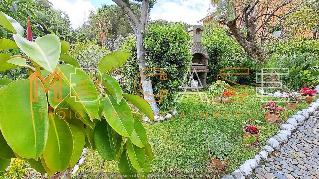Appartamento in vendita ad Albenga via Piamboschi