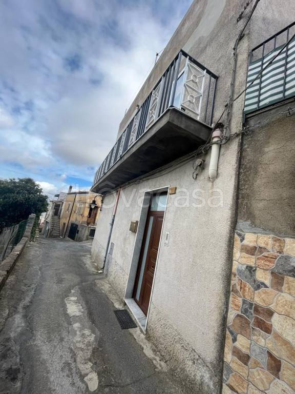 Casa Indipendente in in vendita da privato ad Agira via Castello, 13