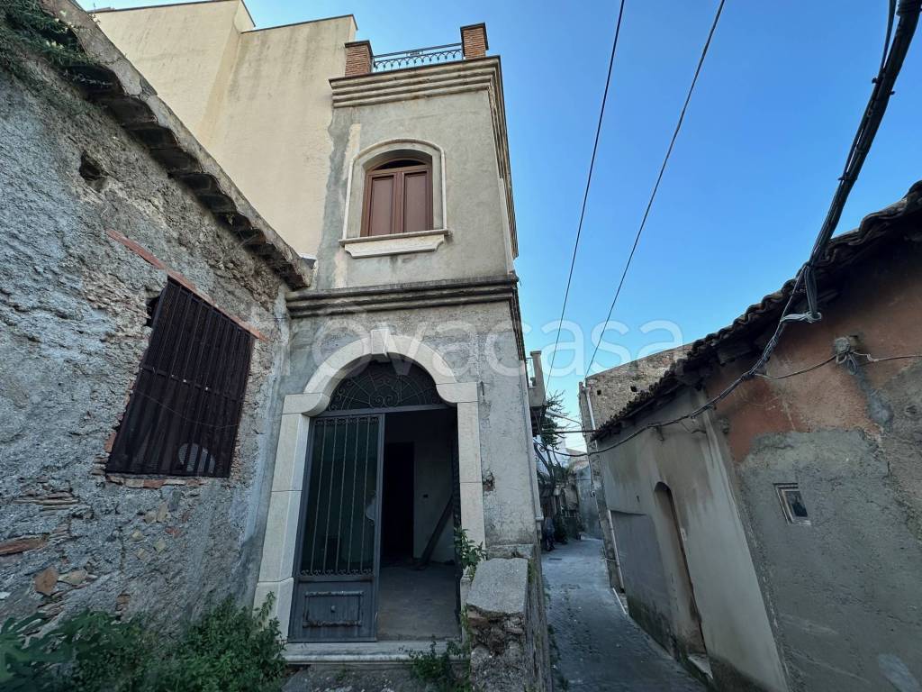 Casa Indipendente in vendita a Condrò via Trento