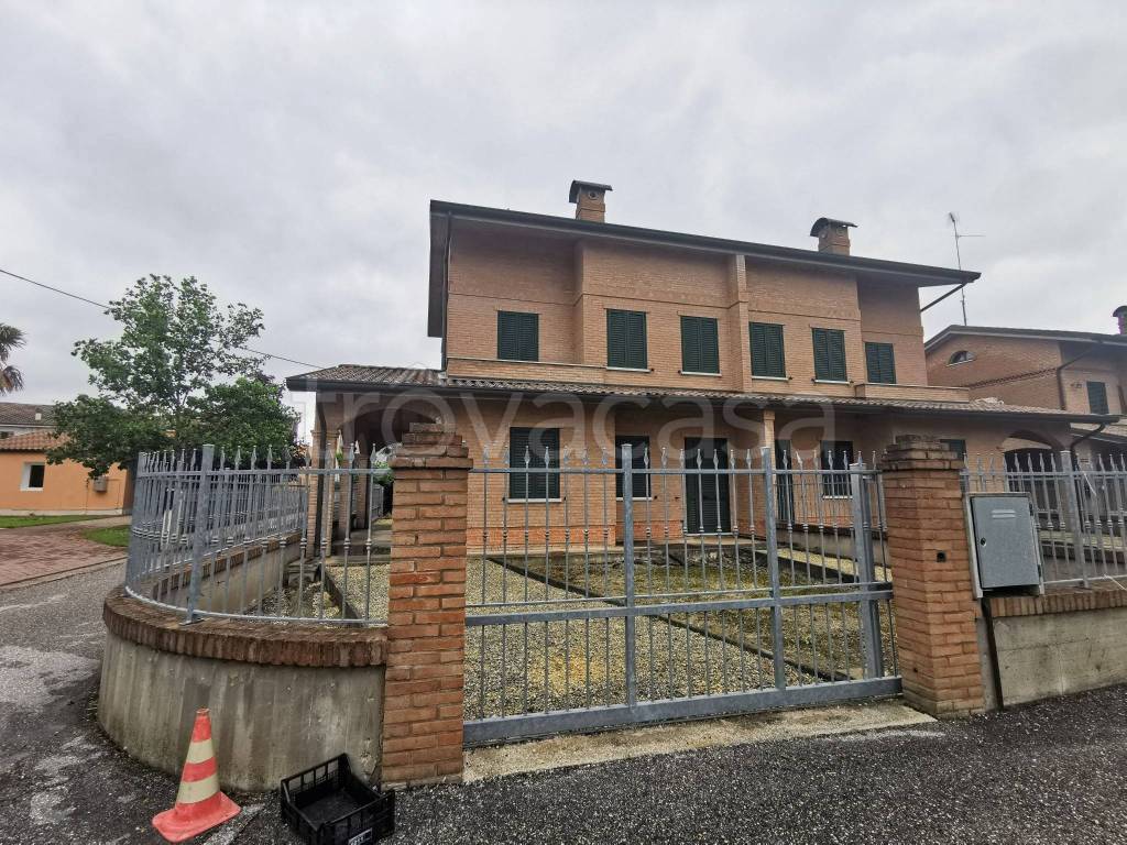 Villa Bifamiliare in vendita a Bondeno via Mario Capuzzo
