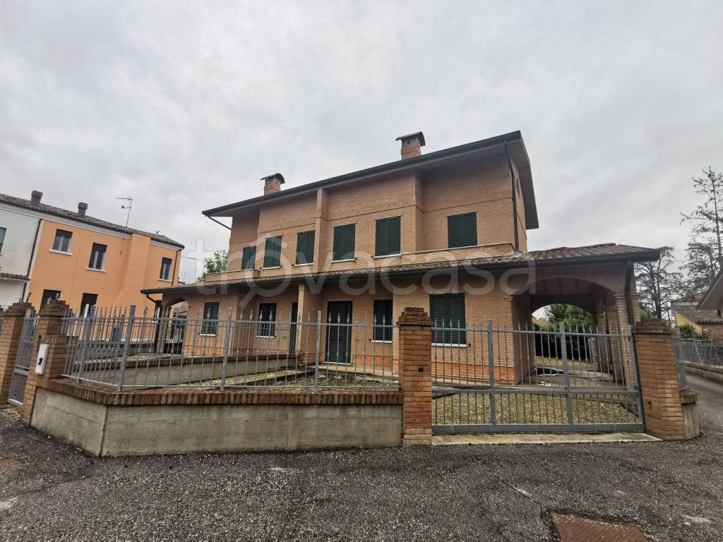 Villa Bifamiliare in vendita a Bondeno via Mario Capuzzo