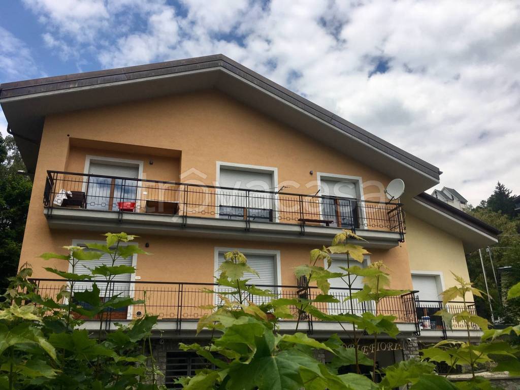 Villa Bifamiliare in vendita a Châtillon via Roberto Pellisier, 39