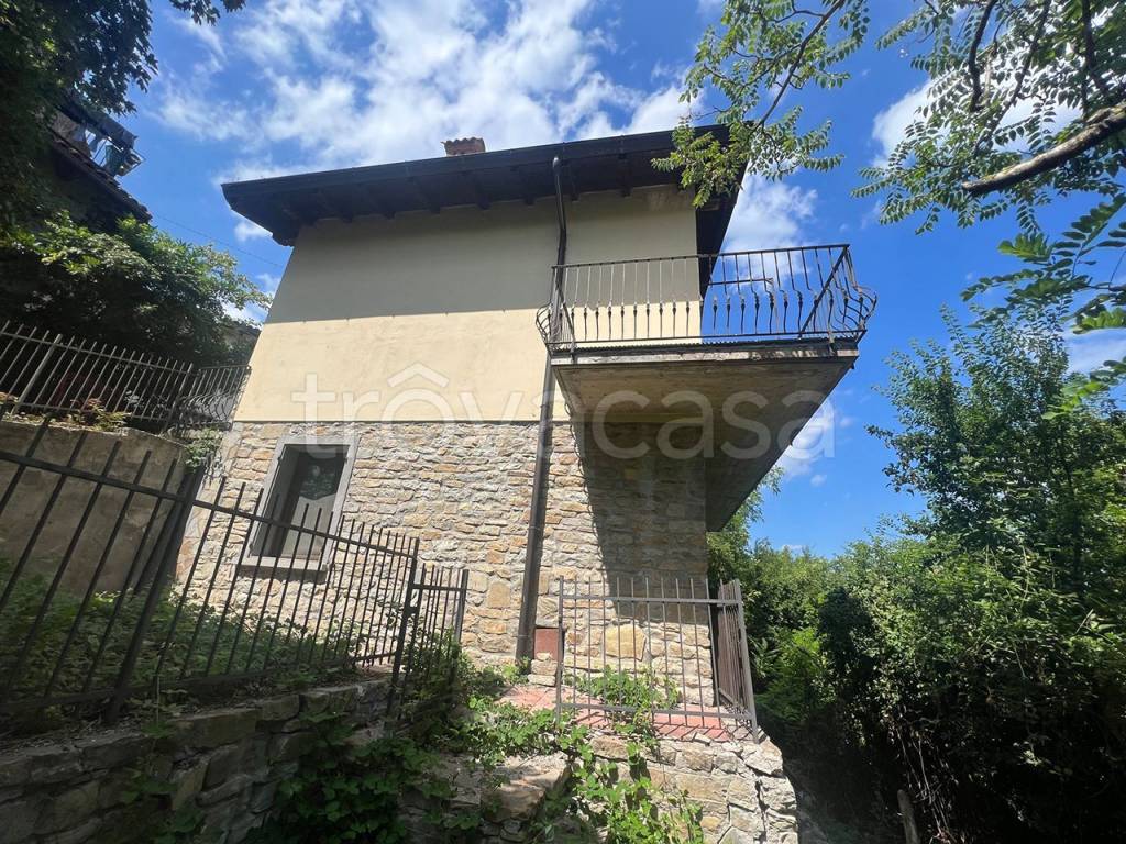 Villa in vendita a Baiso via Guilgua, 5